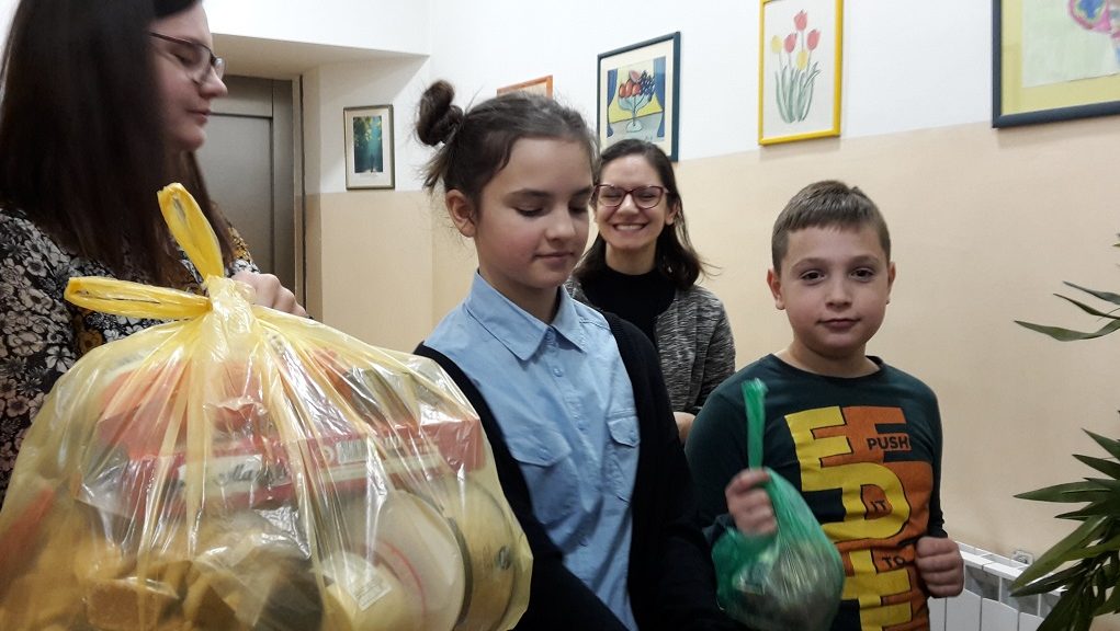 U Centru za socijalnu skrb podijeljeni pokloni najmlađima - Kronike Velike Gorice