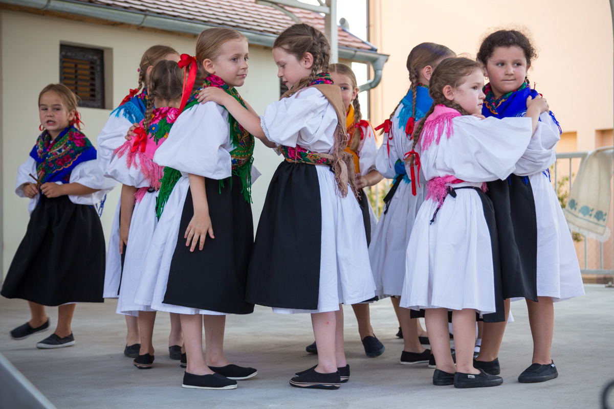 FOTO Stotine folkloraša u Novom Čiču proslavilo Ivanje - Kronike Velike ...