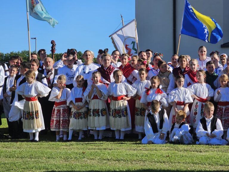 FOTO Bogatstvo tradicije: Održano 21. Ivanje u Novom Čiču uz deset ...
